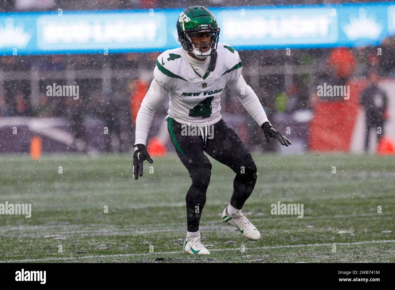 New York Jets cornerback D.J. Reed (4) drops into coverage during the ...