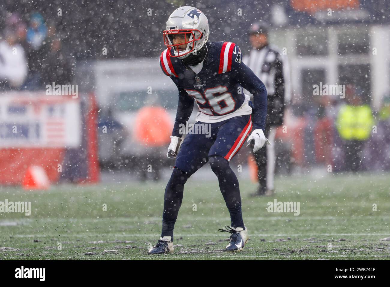 New England Patriots cornerback Shaun Wade (26) drops into coverage ...