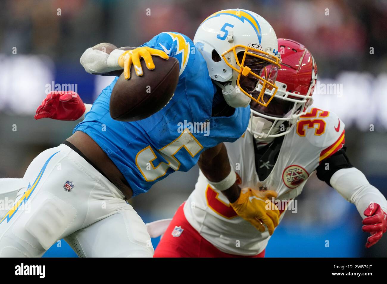 Los Angeles Chargers wide receiver Joshua Palmer (5) runs the ball ...