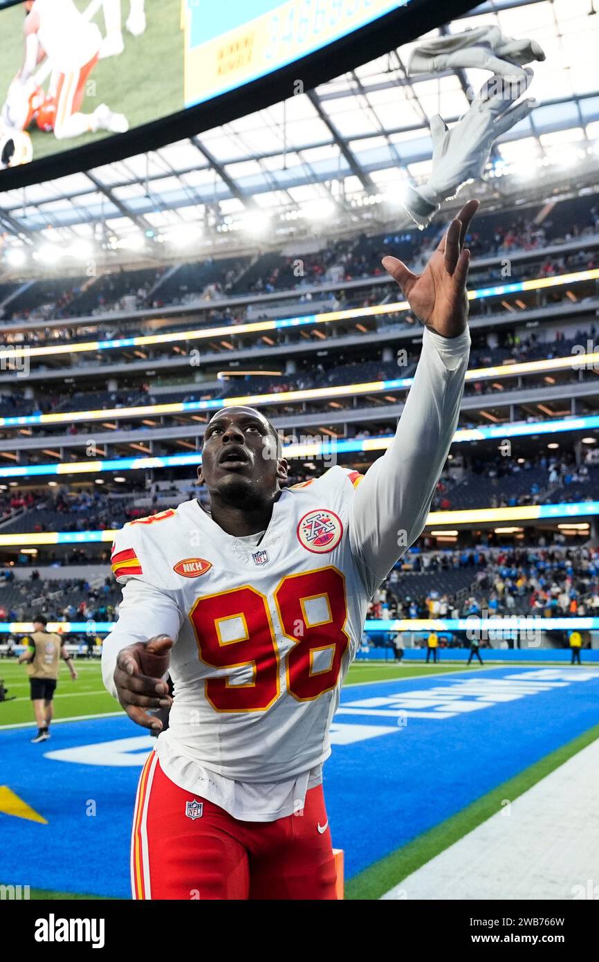 Kansas City Chiefs defensive tackle Tershawn Wharton (98) throws his ...