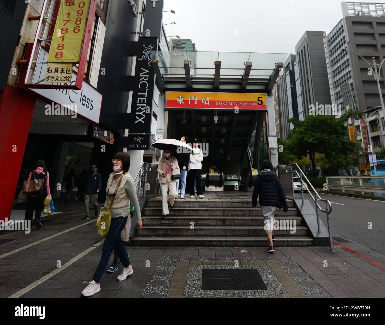 Dongmen station hi-res stock photography and images - Alamy