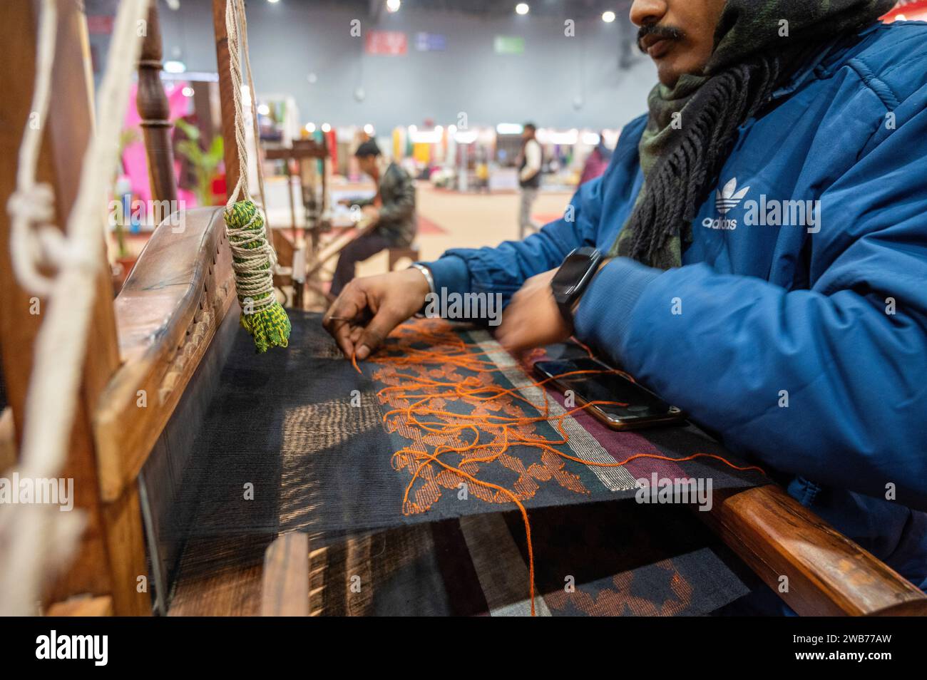 New Delhi, India. 08th Jan, 2024. An Indian handloom weaver from Nadia ...
