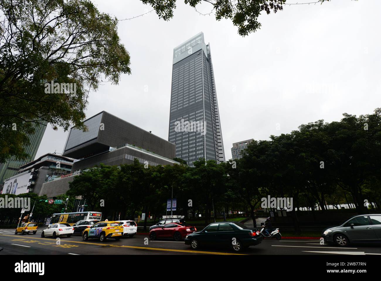 Traffic on Songzhi Road near the Breeze Nan Shan shopping mall in ...