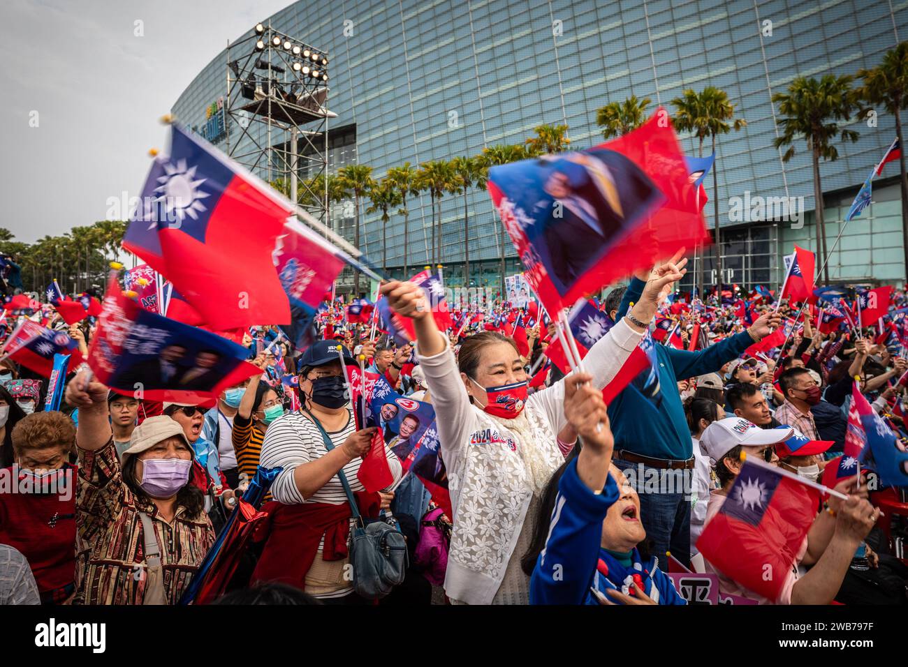 Kaohsiung, Taiwan. 07th Jan, 2024. Supporters wave flags during the KMT ...