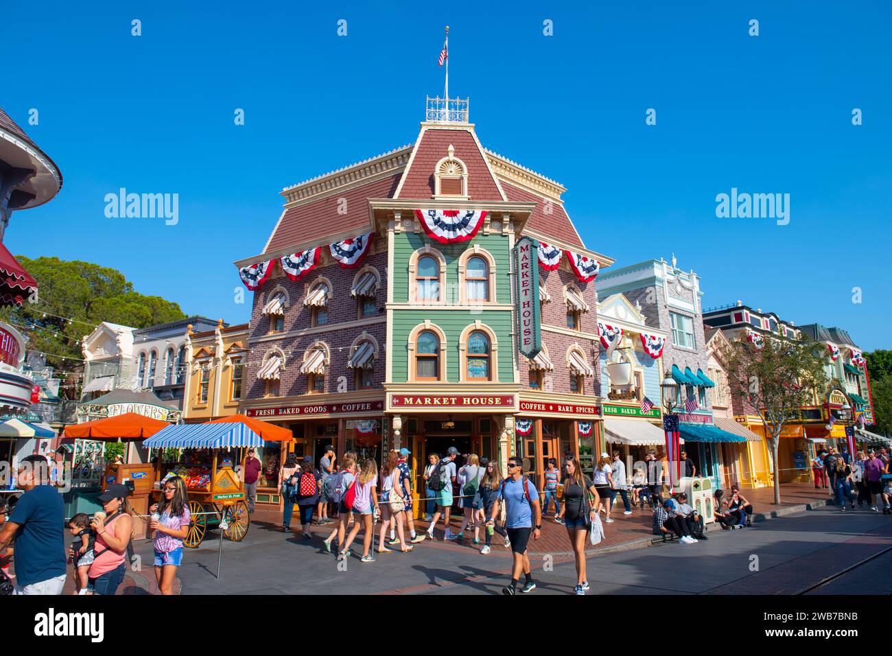 Buildings at disney world magic kingdom hi-res stock photography and ...