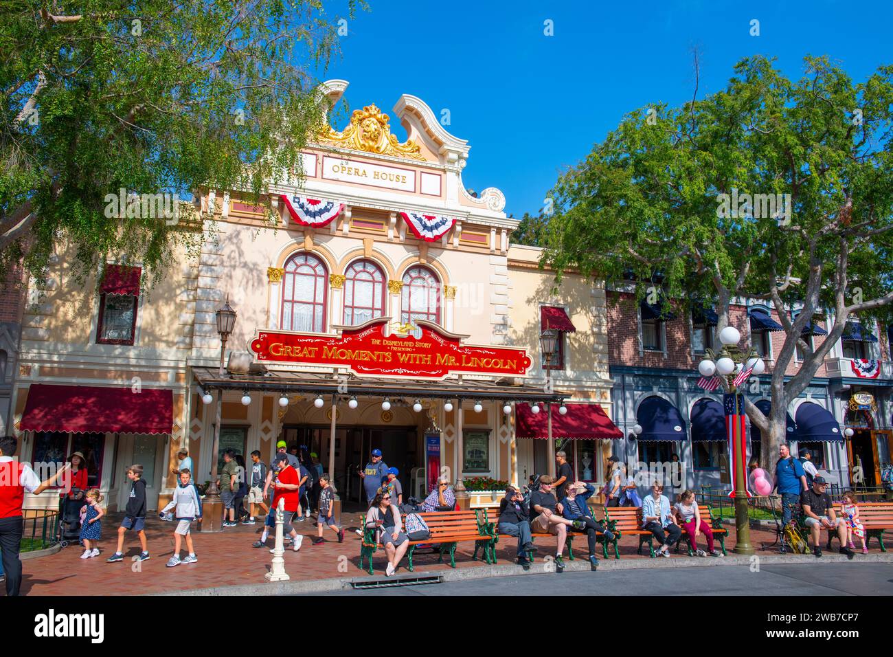 Cartoon disney opera hi-res stock photography and images - Alamy
