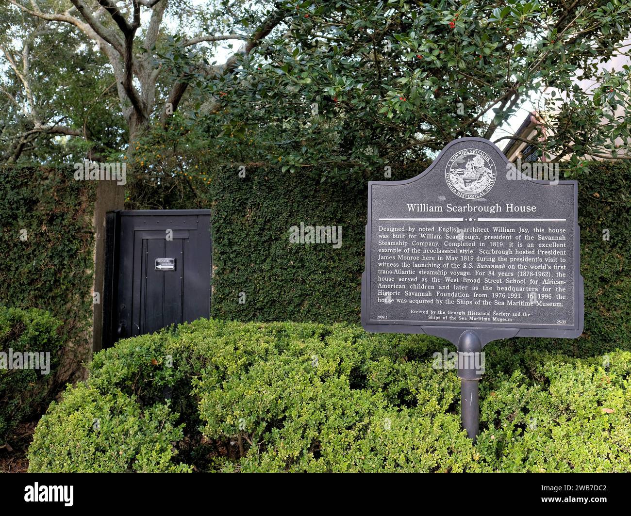 Commemorative plaque at the Scarbrough House and Gardens in Savannah ...