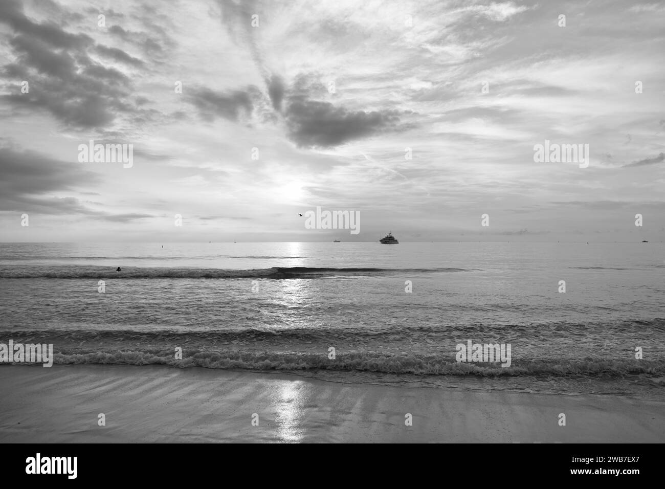 summer seascape horizon at bali sunset. seascape horizon at sunset sky ...