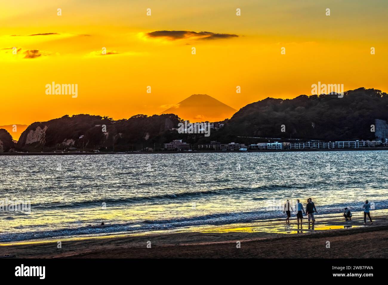 Colorful Watching The Sunset Kamakura Beach Mt Fuji Sagami Bay Pacific ...