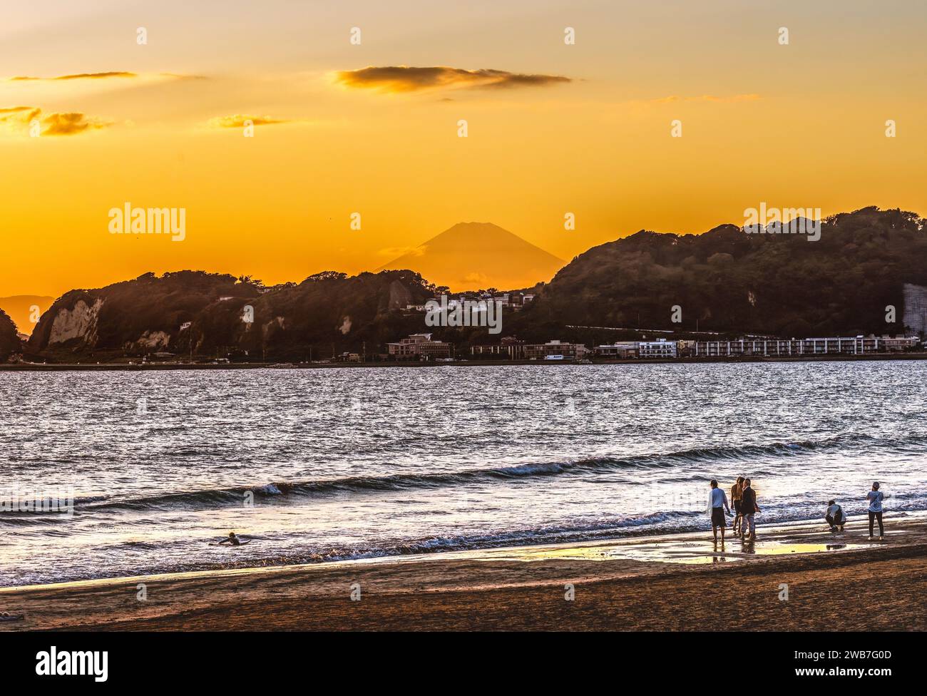 Colorful Watching The Sunset Kamakura Beach Mt Fuji Sagami Bay Pacific ...