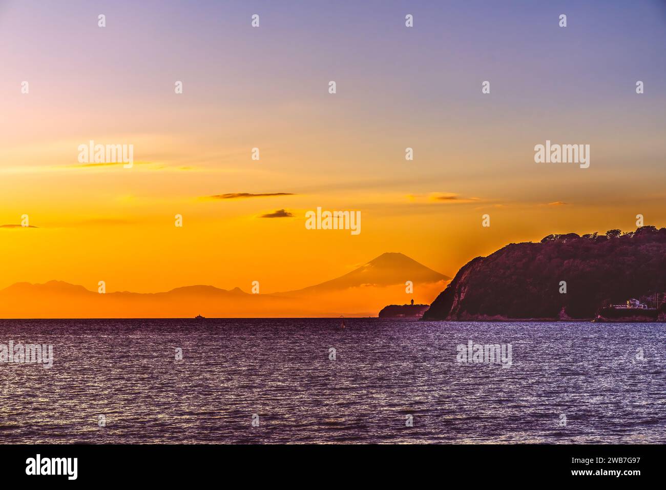 Colorful Watching The Sunset Kamakura Beach Mt Fuji Sagami Bay Pacific ...
