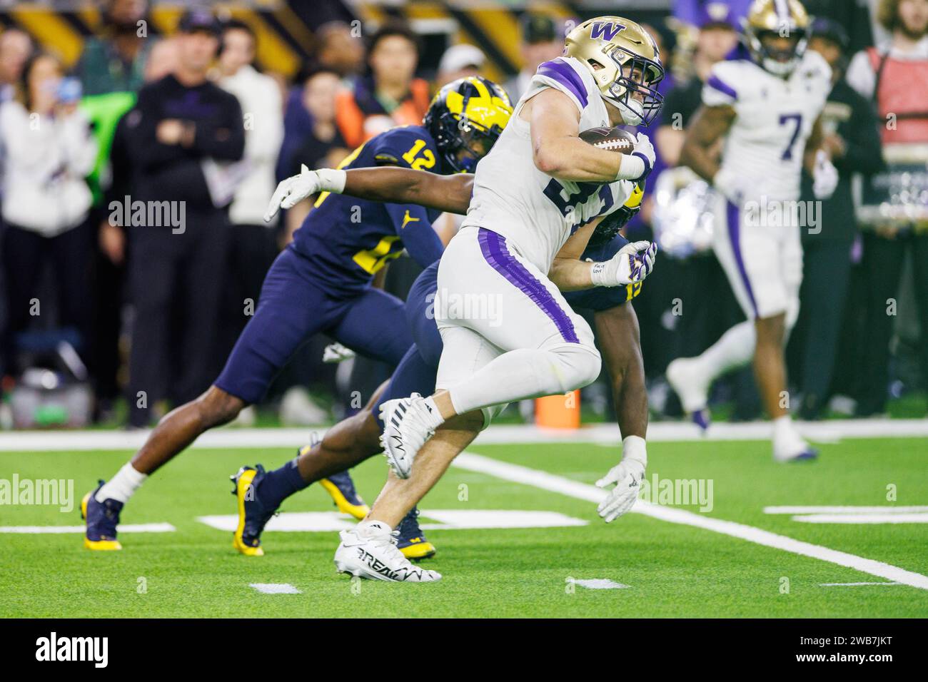 Houston, Texas, USA. 08th Jan, 2024. Washington tight end Jack Westover ...