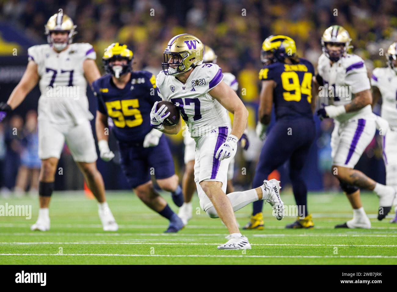 Houston, Texas, USA. 08th Jan, 2024. Washington tight end Jack Westover ...