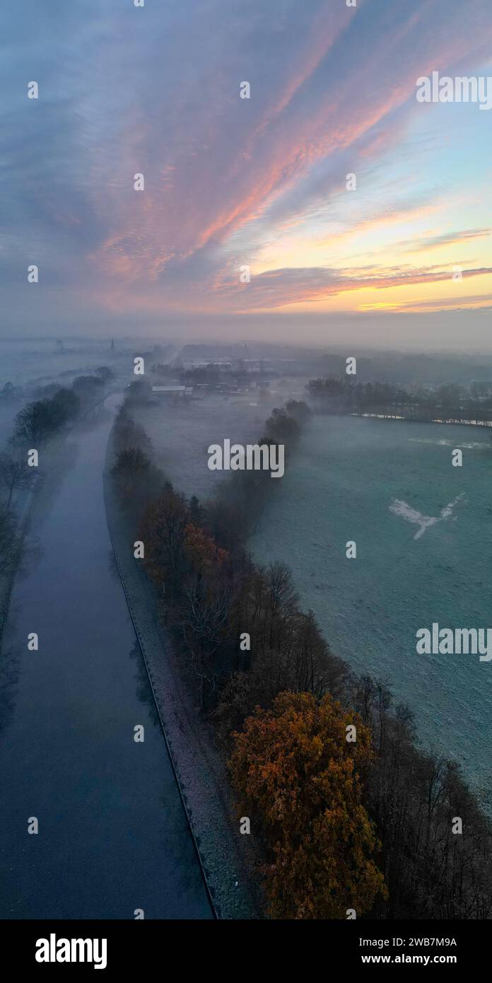 Soft golden light gradient flows hi-res stock photography and images ...