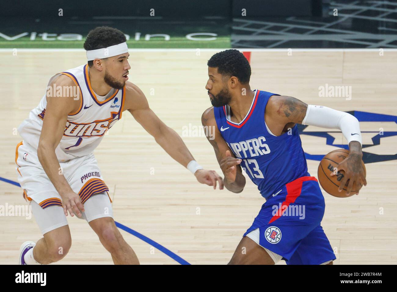 Devin booker 2024 hi-res stock photography and images - Alamy