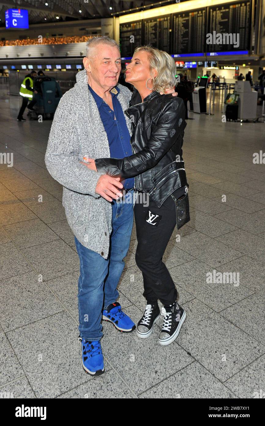 RTL - Dschungelcamp 2024. Heinz Hoenig mit seiner Frau Annika Kärsten ...