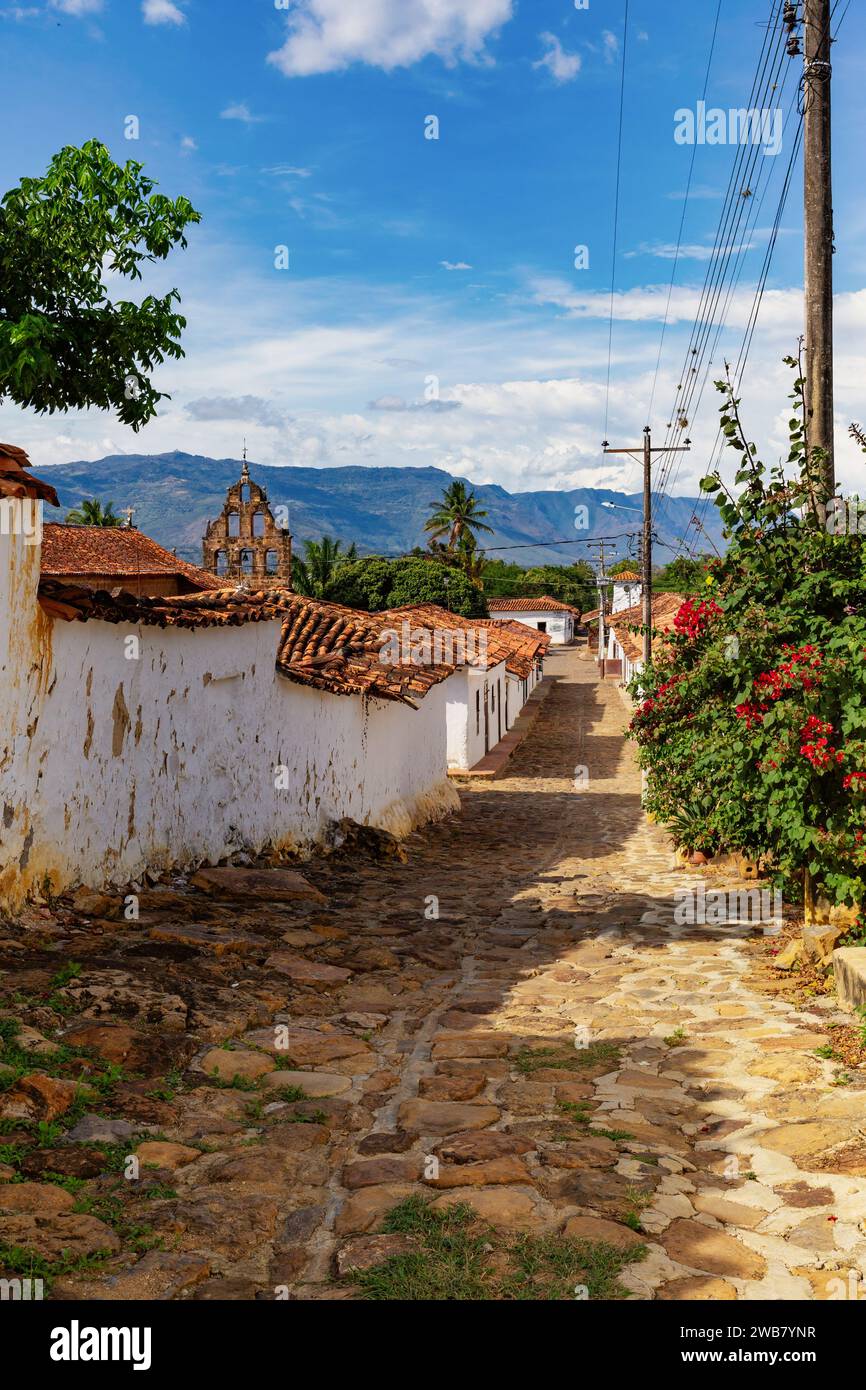 Narrow street of heritage town Guane - El Camino Real trail Barichara ...