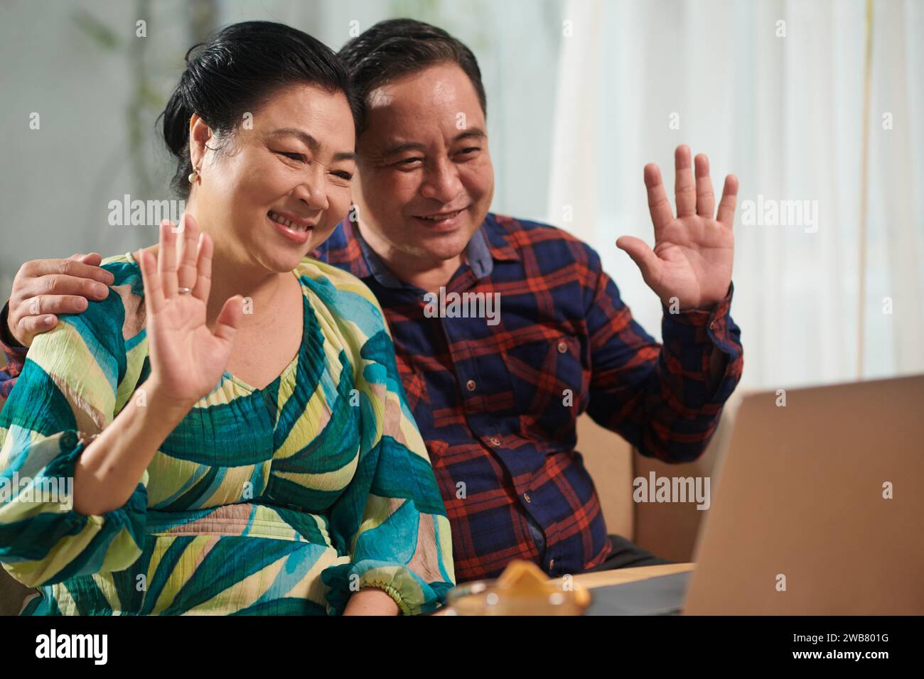 Elderly vietnamese couple hi-res stock photography and images - Alamy