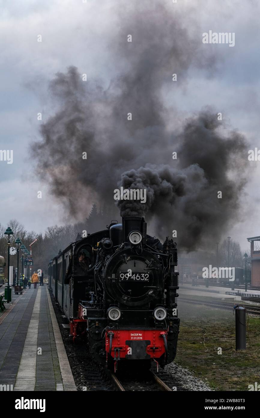 Putbus, Germany. 28th Dec, 2023. The "Rasender Roland" narrow-gauge ...