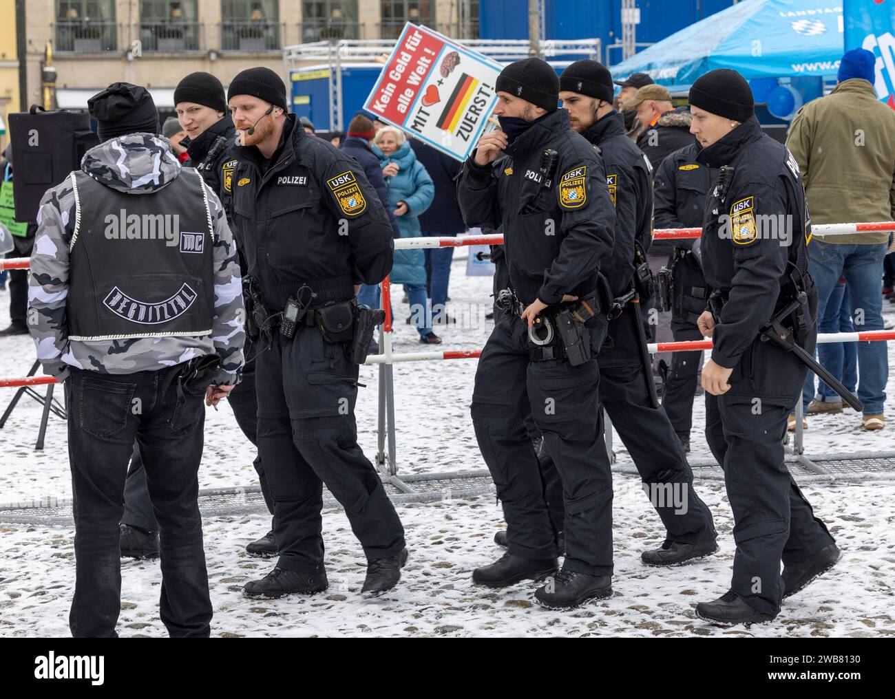 AFD Demo auf dem Max-Joseph-Platz vor der Oper in München / Datum: 08. ...