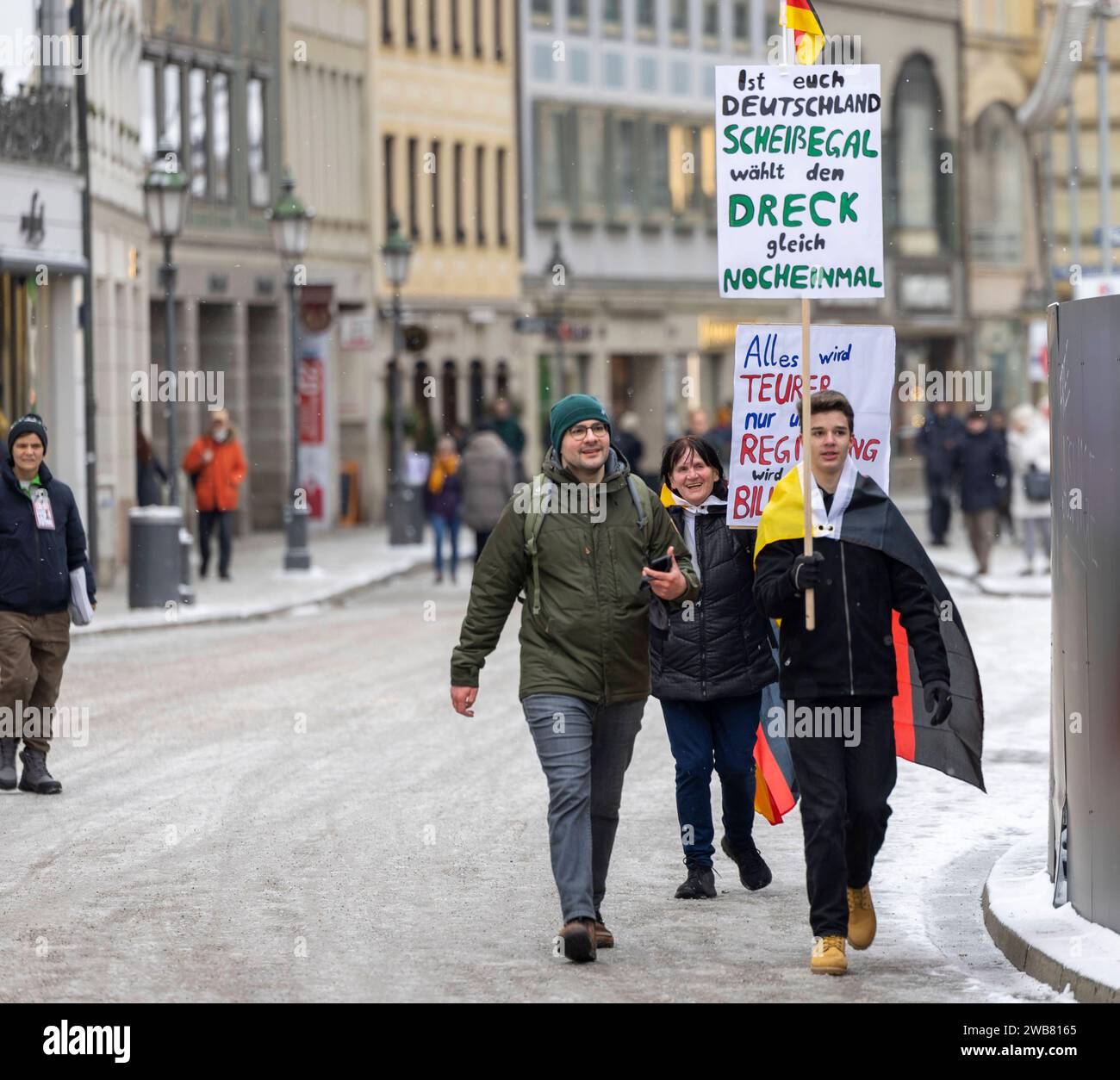 AFD Demo auf dem Max-Joseph-Platz vor der Oper in München / Datum: 08. ...