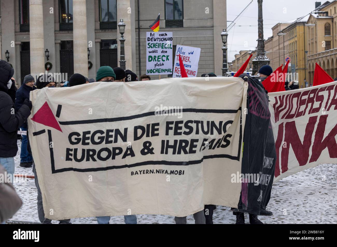 AFD Demo auf dem Max-Joseph-Platz vor der Oper in München / Datum: 08. ...