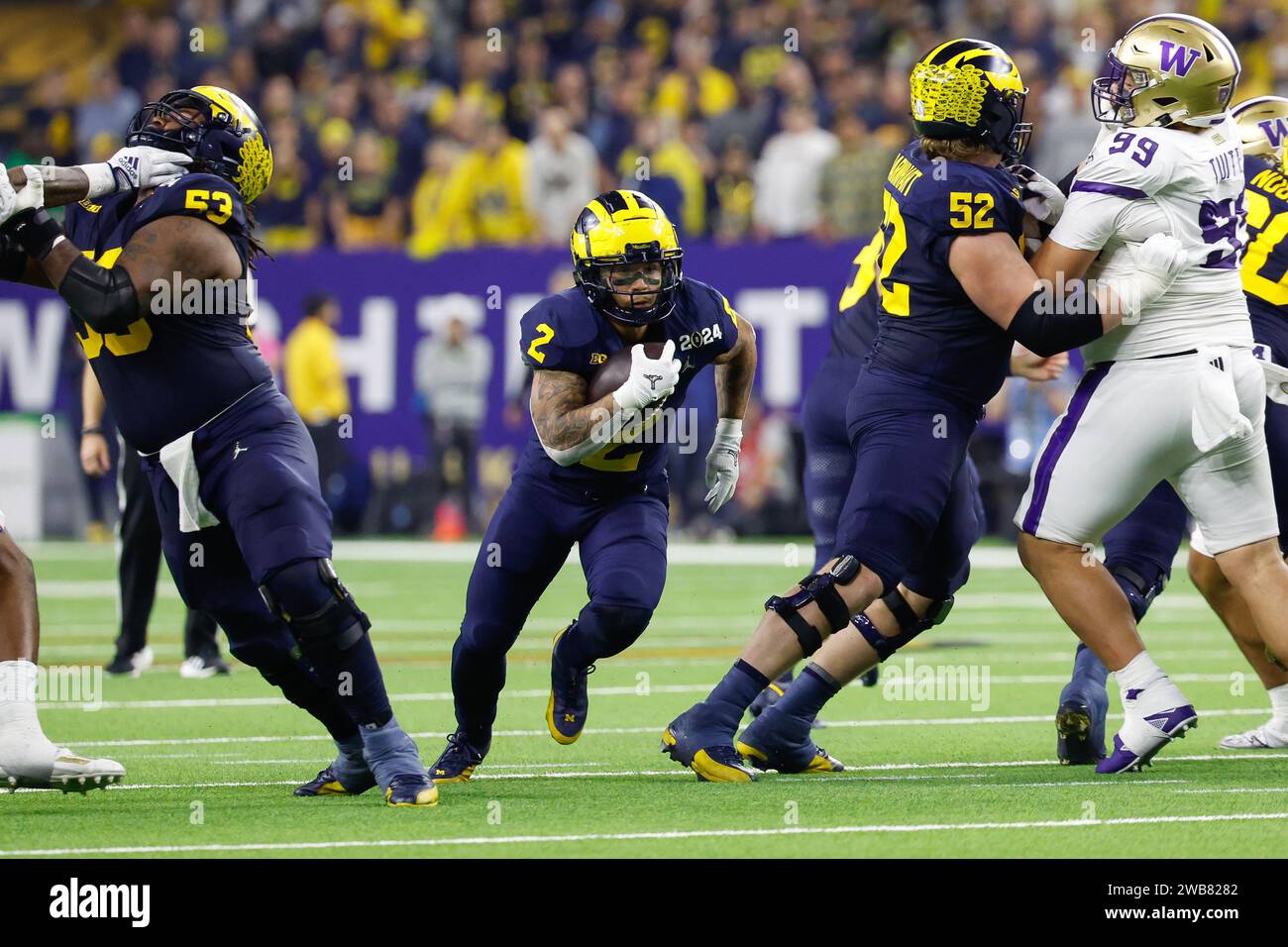 Houston, TX, USA. 8th Jan, 2024. Michigan Wolverines running back Blake Corum (2) runs the ball ...