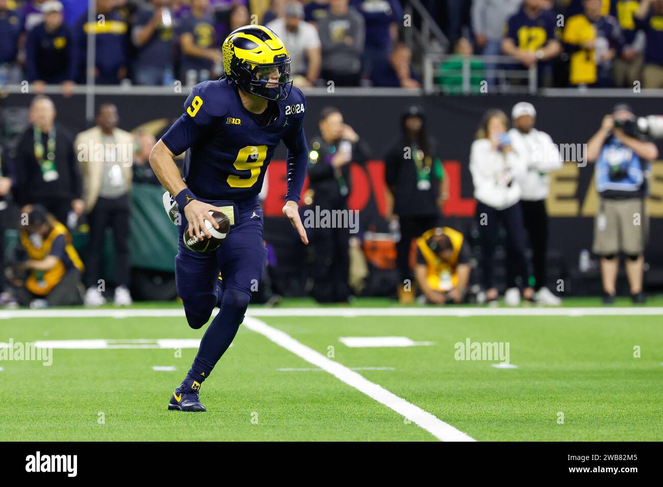 January 8, 2024: Michigan Wolverines quarterback J.J. McCarthy (9) scrambles during the College ...