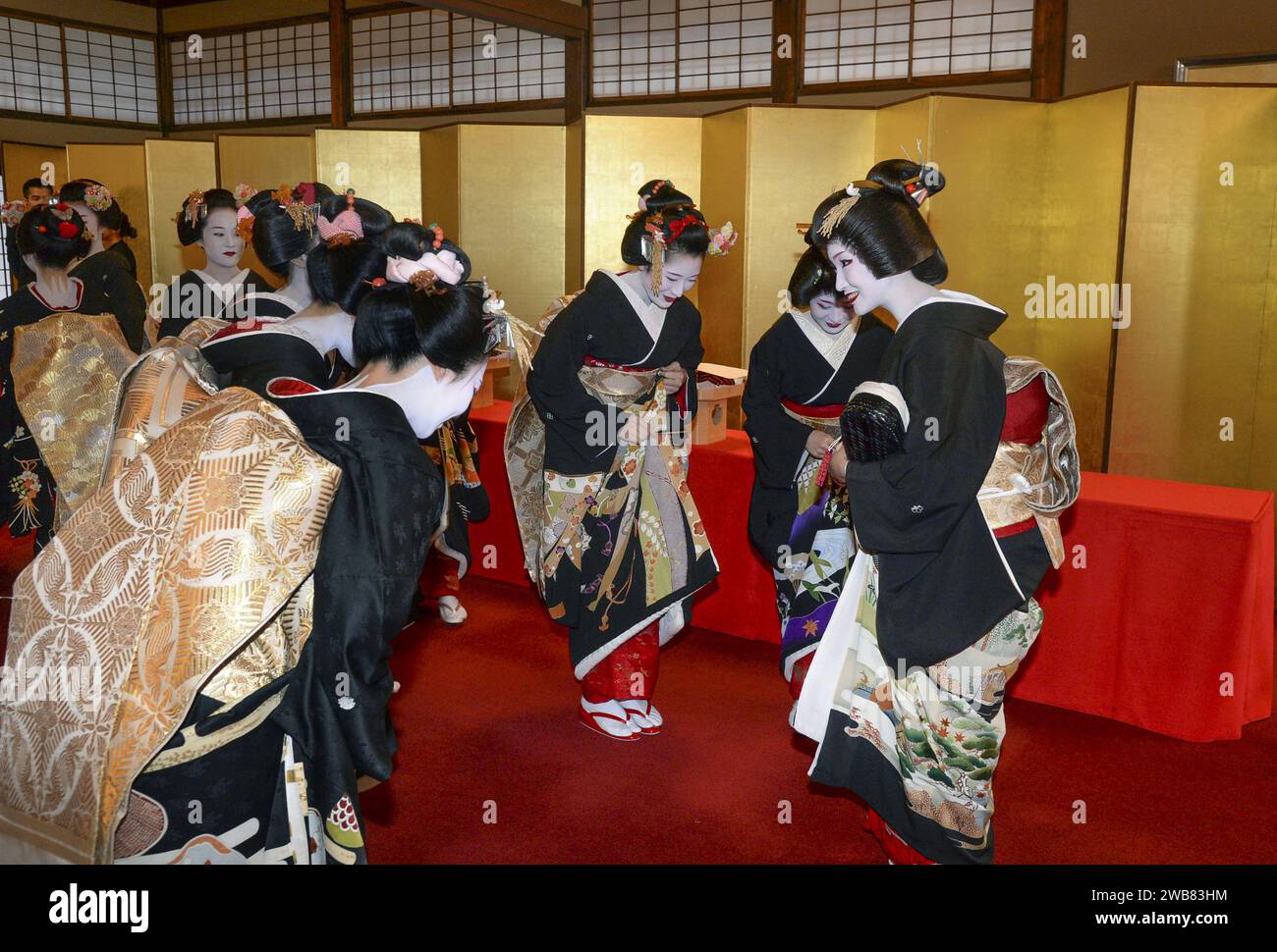 Japanese "geiko" traditional professional entertainers and their ...