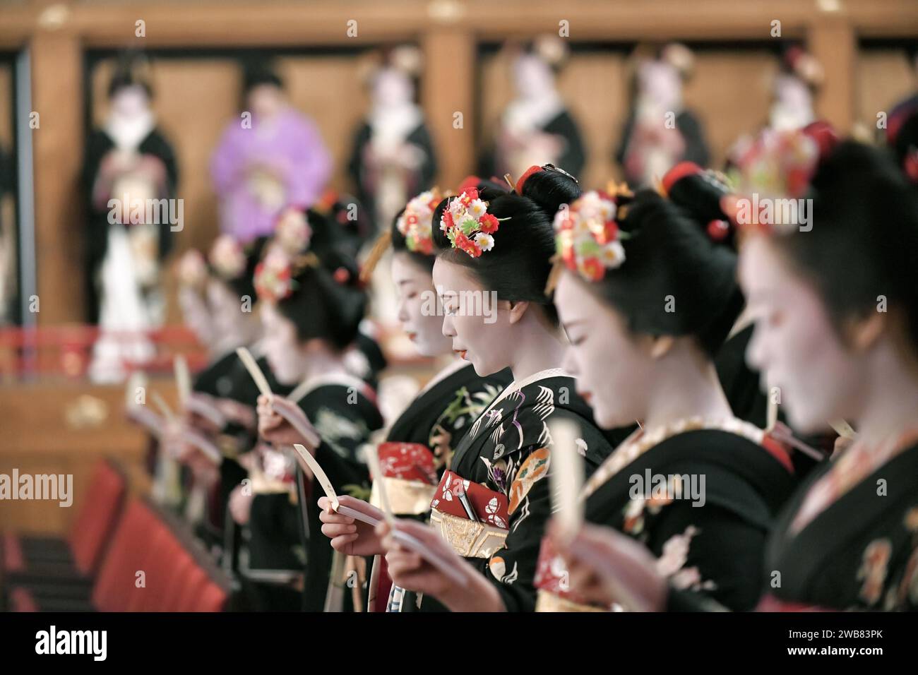 Japanese "geiko" traditional professional entertainers and their ...