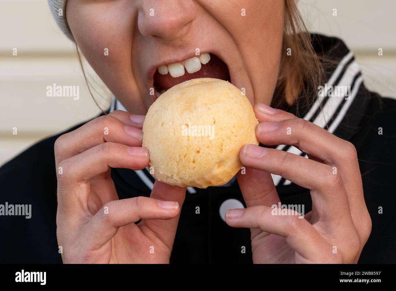 Children eating chocolate messy hi-res stock photography and images - Alamy