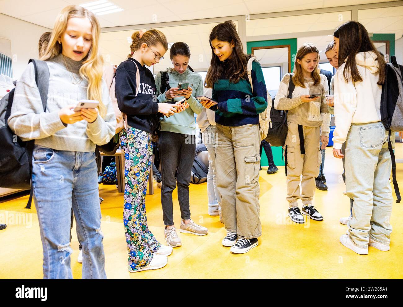 GELDERMALSEN - Students with mobile phones at ORS Lek and Linge ...