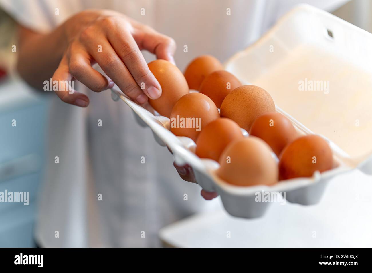 Take eggs from cardboard package hi-res stock photography and images ...