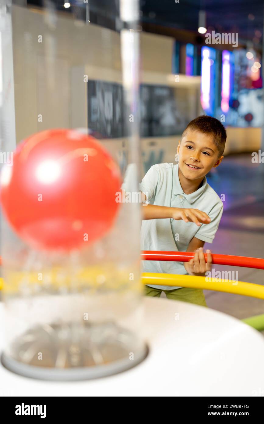 Little boy visits a science museum Stock Photo - Alamy