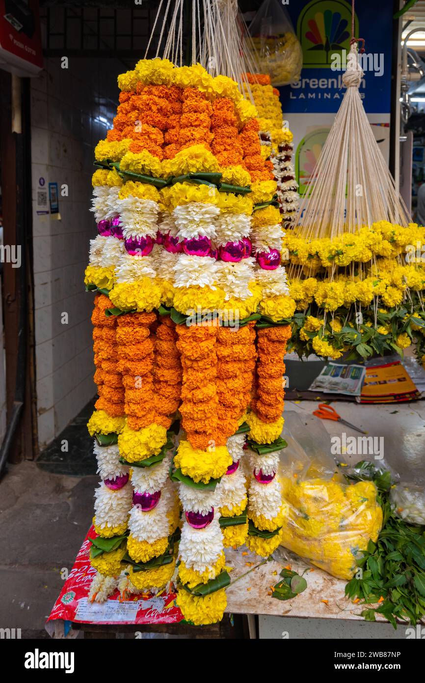 Mumbai, Maharashtra, India, Hindu offerings made of flowers at a stand ...