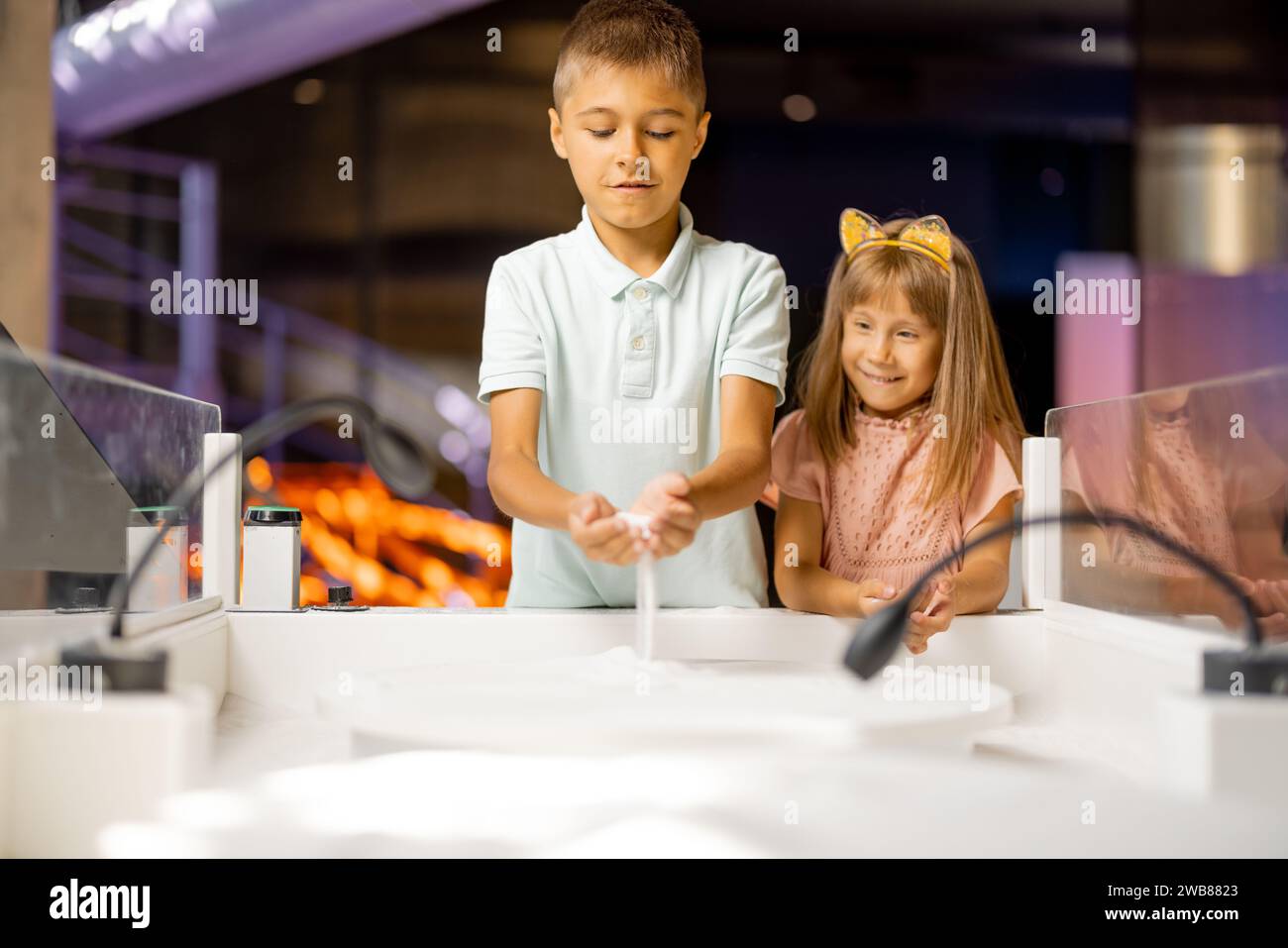 Kids playing with sand in science museum Stock Photo - Alamy