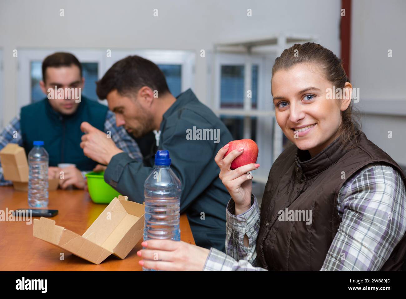workers eating his snack Stock Photo - Alamy