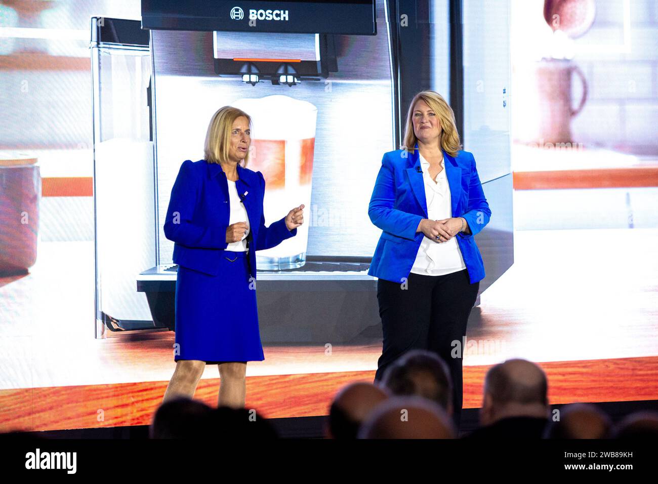 Las Vegas, USA. 08th Jan, 2024. Dr. Tanja Rückert (L), a member of the ...