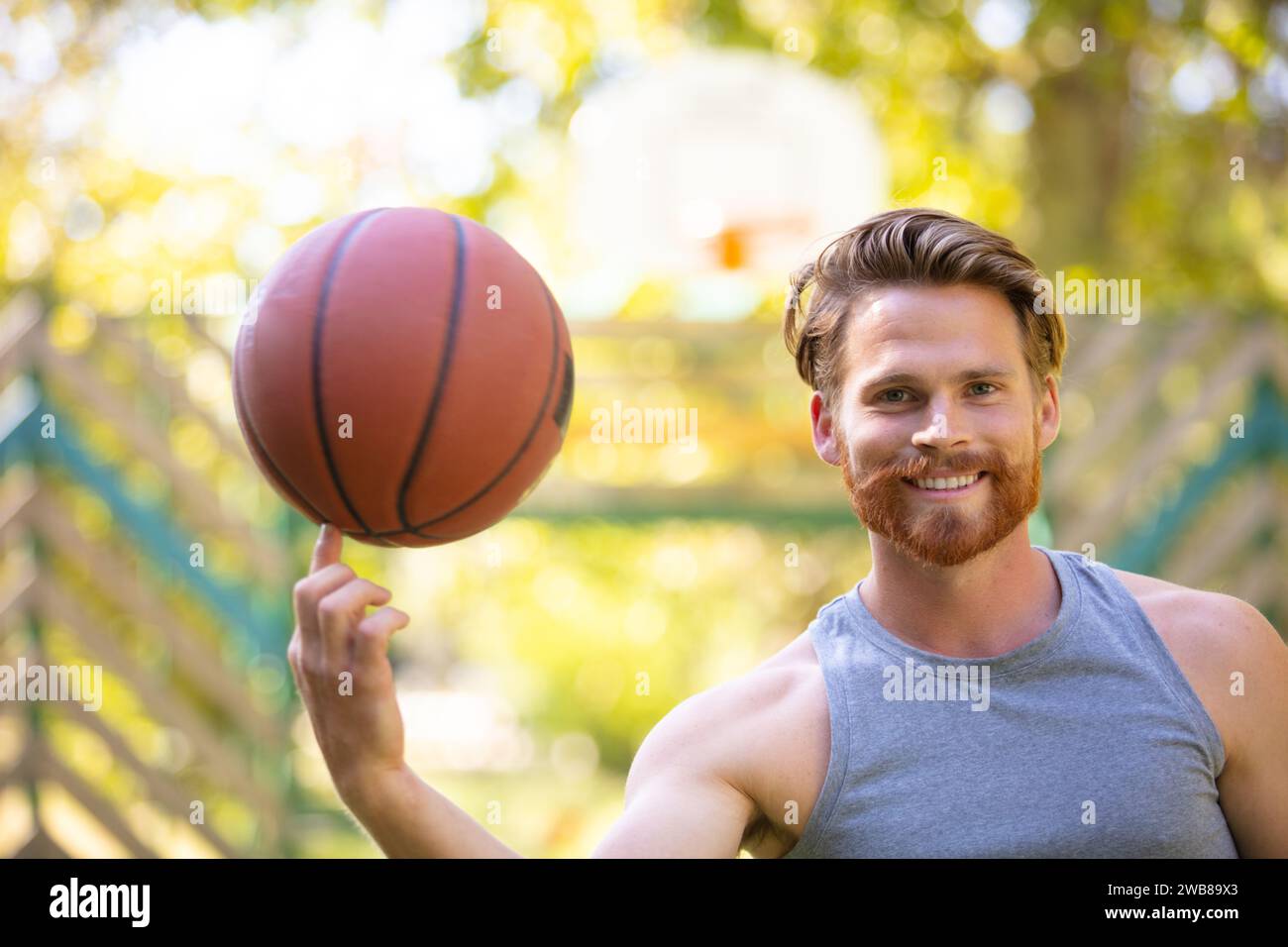 Basketball player bouncing skill hi-res stock photography and images ...