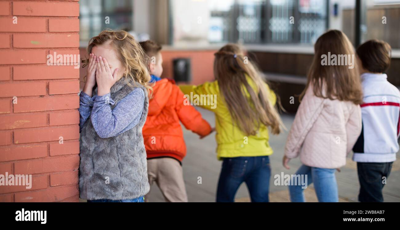Children hide hand hi-res stock photography and images - Alamy