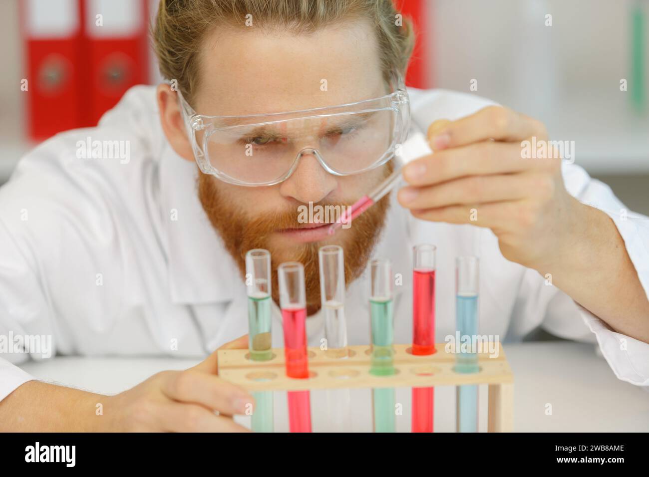 Multichannel pipette sample hi-res stock photography and images - Alamy