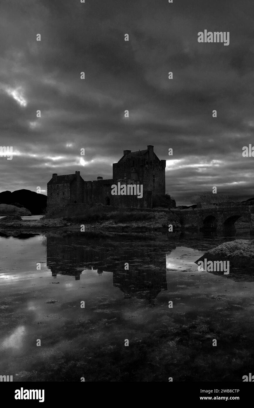 Sunset view over Eilean Donan Castle, Dornie village, Kyle of Lochalsh ...