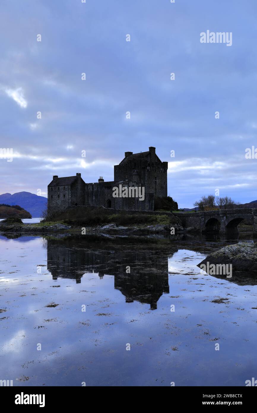 Sunset view over Eilean Donan Castle, Dornie village, Kyle of Lochalsh ...