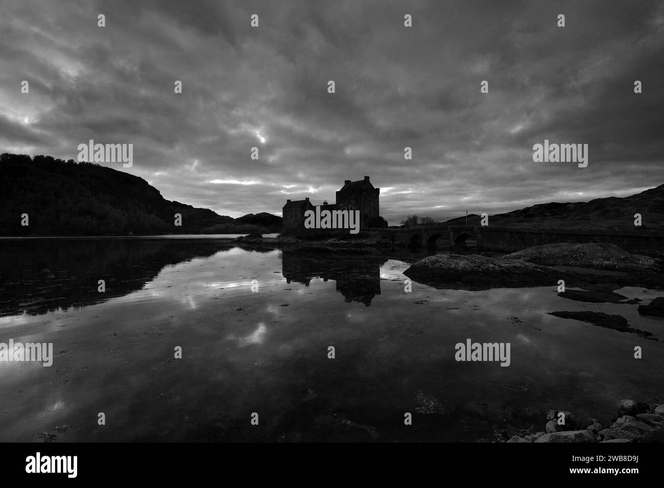 Sunset view over Eilean Donan Castle, Dornie village, Kyle of Lochalsh ...