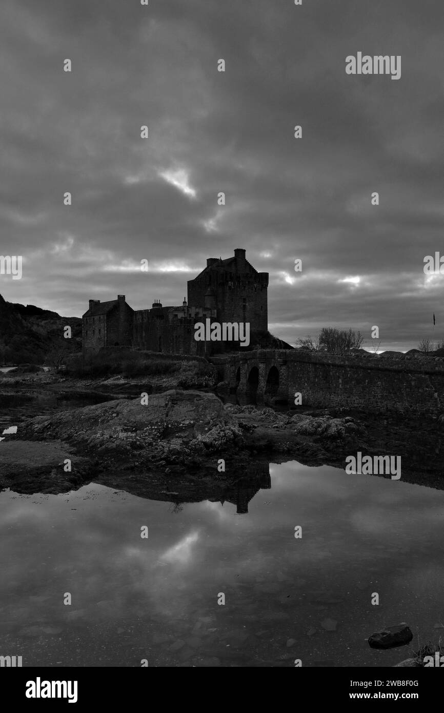 Sunset view over Eilean Donan Castle, Dornie village, Kyle of Lochalsh ...