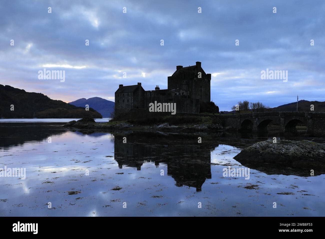 Scottish castles autumn hi-res stock photography and images - Alamy