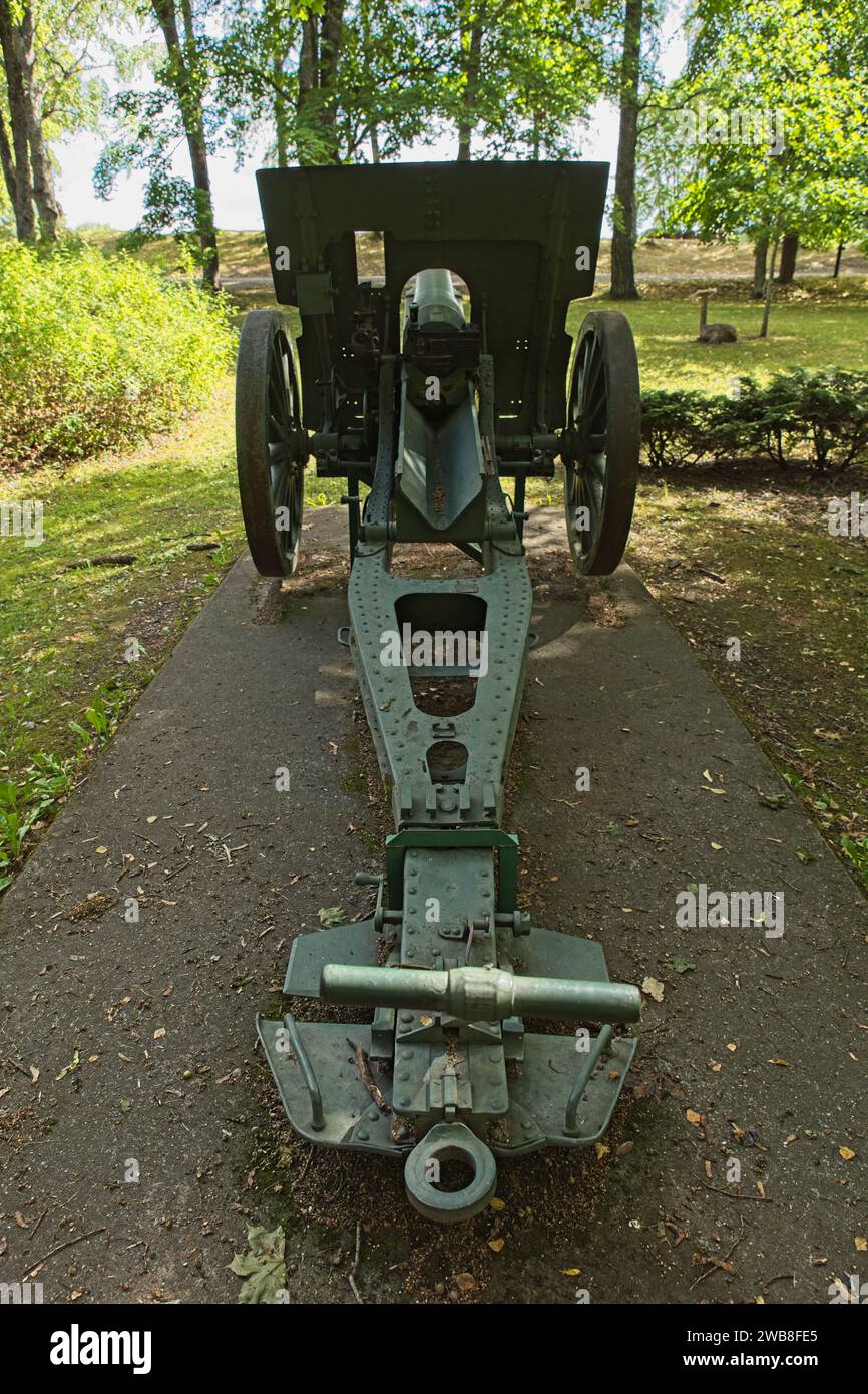 Old World War 2 artillery gun Stock Photo - Alamy