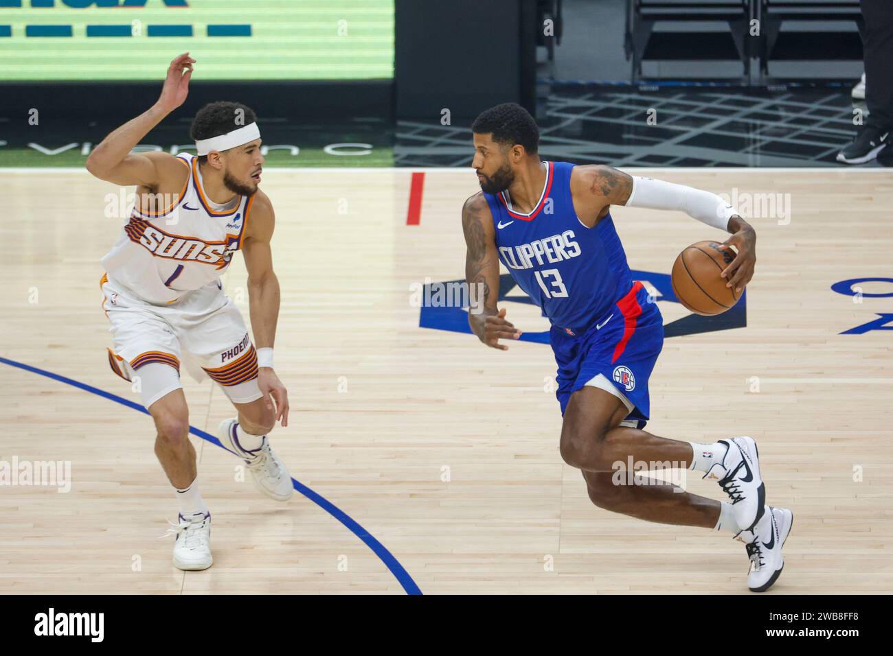 Devin booker 2024 hi-res stock photography and images - Alamy