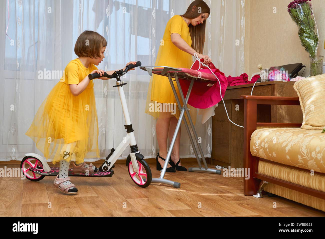 Mom daughter in yellow dresses hi-res stock photography and images - Alamy