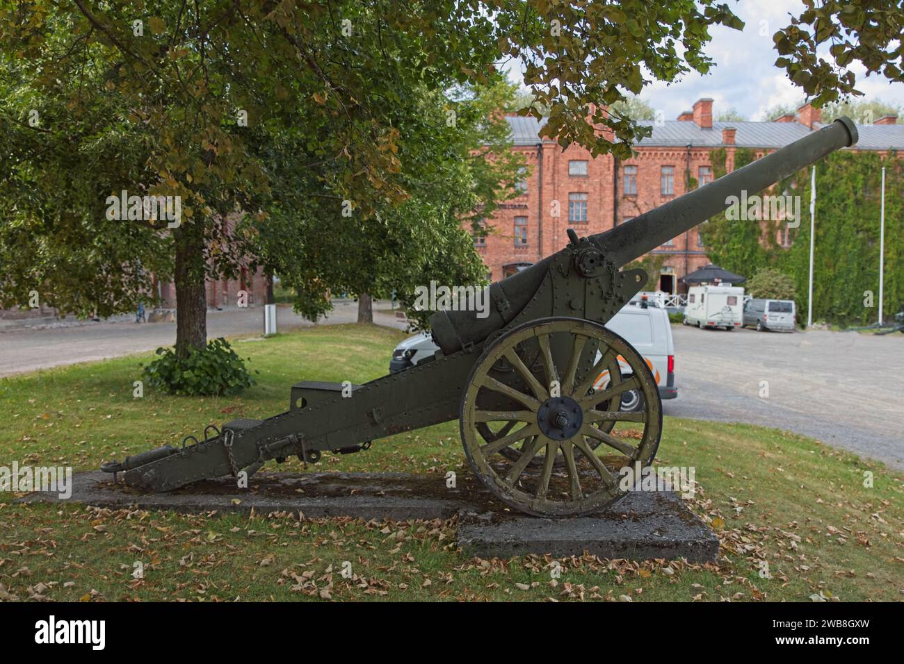 Old World War 2 artillery gun Stock Photo - Alamy